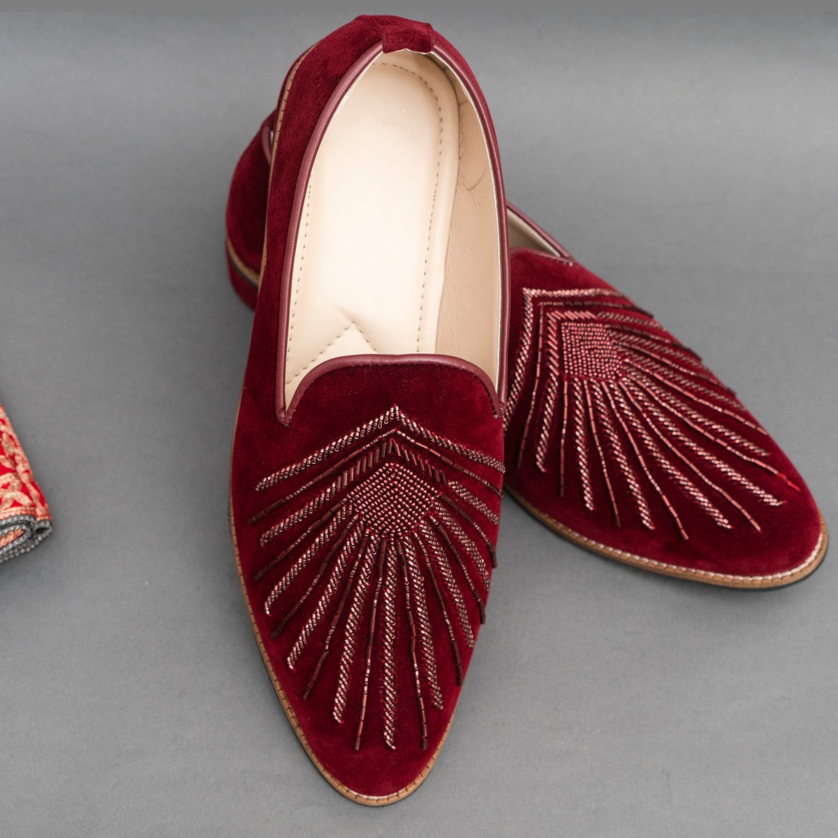 Maroon shoes with cutdana work – raaya.in